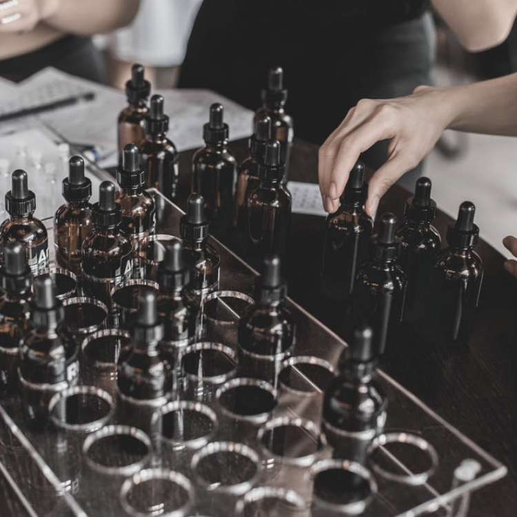 Dubai: Fragrance Design & Mixology Session (Group Session) – Oo La Lab